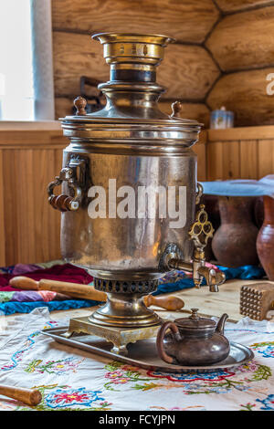 Alte russische Tee Samowar Stockfoto, Bild: 103097825 - Alamy
