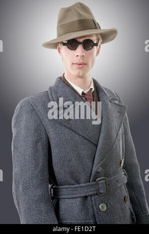 ein Gangster oder FBI-Agent mit einem Hut und schwarze Brillen ...