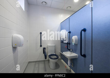 Moderne Büro-Toiletten und Waschraum Stockfotografie - Alamy