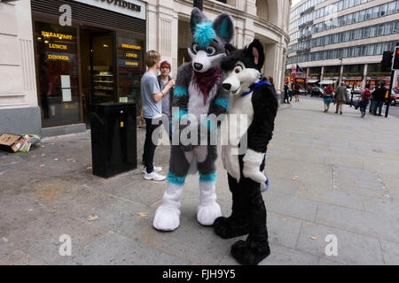 Furries treffen in London, UK. Die furry-Fandom ist eine Subkultur ...