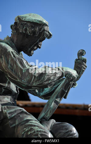 Statue der Geigenbauer Meister Matthias Klotz (1653-1743), Vater der ...