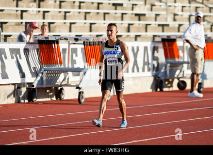 31. März 2016: Leo Manzano #5923 bereitet Männer 800 Meter laufen ...