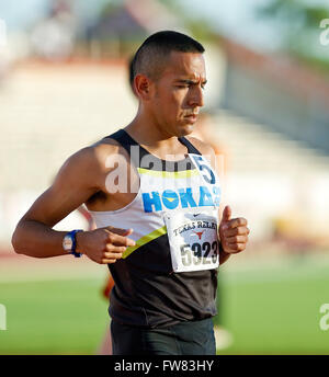 31. März 2016: Leo Manzano #5923 bereitet Männer 800 Meter laufen ...