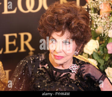 Die italienische Schauspielerin Gina Lollobrigida und ihr Ehemann Milko ...