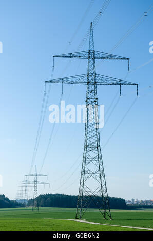 Mast, Gittermast, Strommast, Hochspannungsmast, Hochspannungsleitung ...