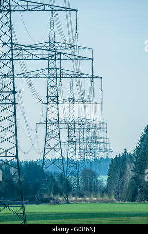 Mast, Gittermast, Strommast, Hochspannungsmast, Hochspannungsleitung ...