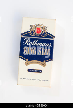 Packet Rothmans Tabak-Zigaretten Stockfotografie - Alamy