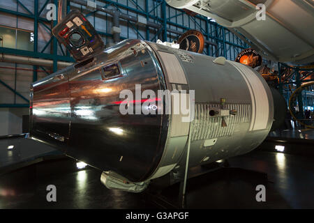 Blick von der NASA Apollo Command/Service Module (CSM) auf dem Display ...
