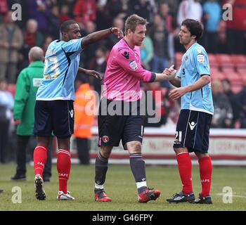 Charlton Athletic's Rob Elliot (links) beim Player of the Year Awards ...