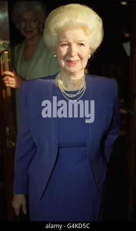 Lord Lew Grade, Film und Fernsehen Mogul, nimmt an einer feierlichen ...