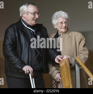Jack Barr und Helen Macbeth, die von Schottlands erstem Minister Alex ...