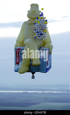 Ballonpilot Ian Ashpole startet 5,000 Meter vom Lurpak Feuerzeug ...