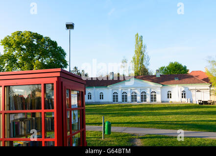 Schloss Seyring mit Buch Austausch Anlass in eine rote Telefonzelle ...