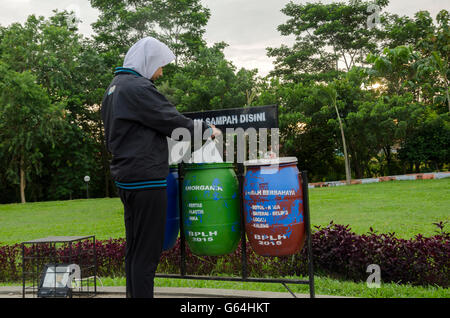 Den Müll rausbringen Stockfoto, Bild: 16922009 - Alamy