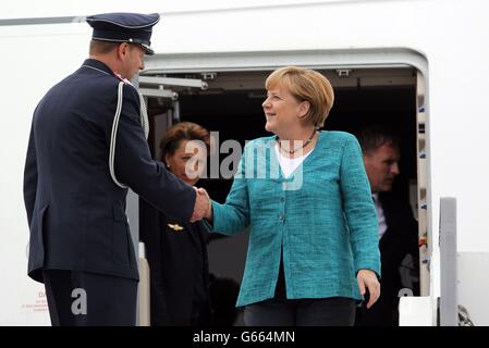 Bundeskanzlerin Angela Merkel kommt in das neue Opernhaus in Oslo ...