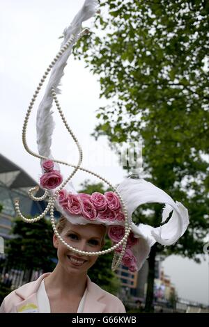 Anneka Tanaka-Svenska kommt am ersten Tag des Royal Ascot Meetings auf ...