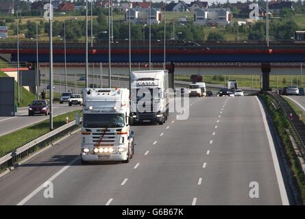 Danzig, Polen 23. Juni 2016 LKW auf der Autobahn in Danzig gesehen S6 ...