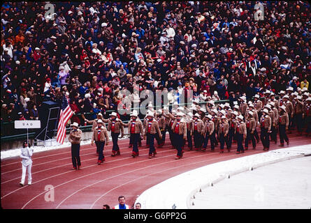 Frank Masley, führt Fahnenträger Team USA marschieren in der ...