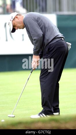 Das Heritage Golf Turnier. Gary Emerson legt während des Heritage im ...