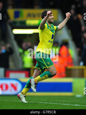 Wes Hoolahan von Norwich City feiert den dritten Treffer seiner Seite ...