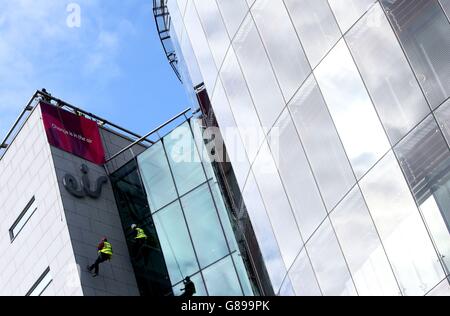 Das neue Logo am Hauptsitz von Eircom in Heuston South Quarter, Dublin ...