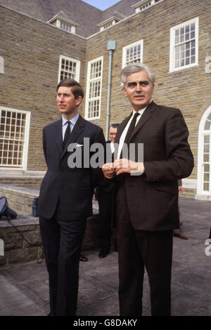 Prince Charles mit Dr. Edward Ellis am Aberystwyth University College ...