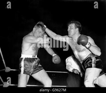 Boxing - Heavyweight Bout - Brian London / Billy Walker. Billy Walker ...