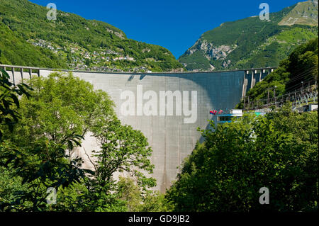 Schweiz, Verzasca Staudamm Stockfotografie - Alamy