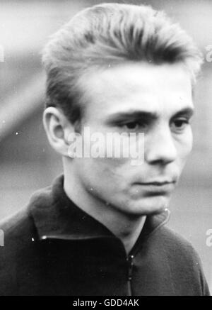 Reinhard Libuda, Fußballspieler bei Schalke 04 während eines Spiels ...