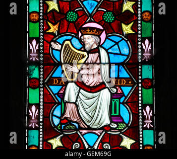 König David mit Harfe, Glasfenster, A.L.Moore 1910, Brinton Kirche ...