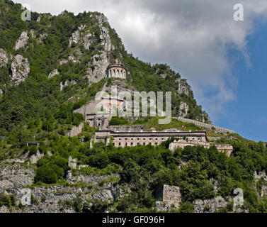 Rocca d'Anfo historische Festung, Anfo, Idrosee, Lombardei, Italien ...