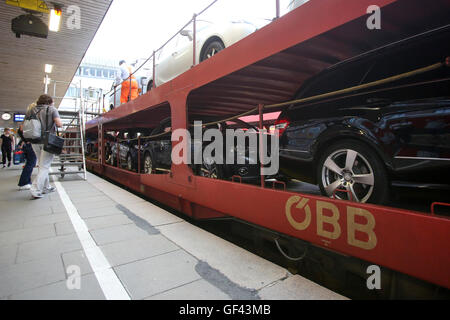 Hamburg, Deutschland. 28. Juli 2016. Ein EuroNight Nachtzug von ÖBB ...