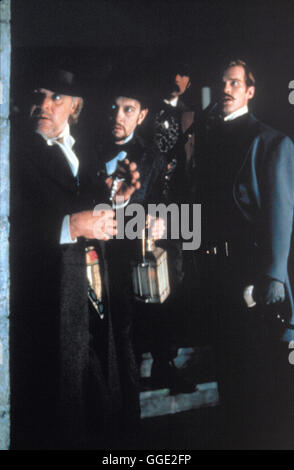 USA. Richard E. Grant und Anthony Hopkins in einer Szene aus dem (C)Columbia Pictures Film ...