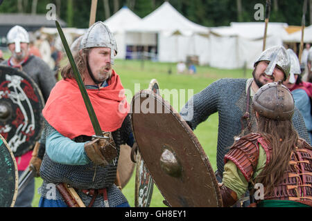 Wikinger Reenactment Schlacht auf dem isländischen Festival in Gimli ...