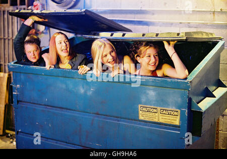 Farrah (SCOUT TAYLOR-COMPTON), Julie (ALEXA VEGA), Hannah (MIKA BOOREM ...