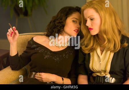 "Hollywoodland" Robin Tunney, Kathleen Turner © 2006 Focus Features Stockfotografie - Alamy