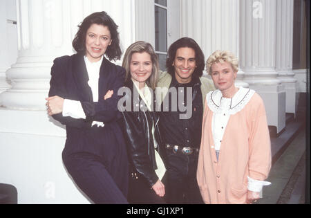 LIEBE IST PRIVATSACHE - Die Drei Freundinnen Simone, Elke Und Caroline ...