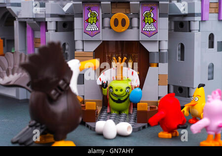 Tambow, Russische Föderation - 20. Juli 2016 Lego Angry Birds ...