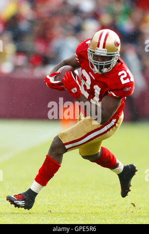 San Francisco 49ers Frank Gore (21) Zugriffe ein Loch im dritten ...