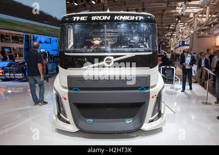 Volvo Iron Knight 2400 Horse Power Race-Truck Stockfotografie - Alamy