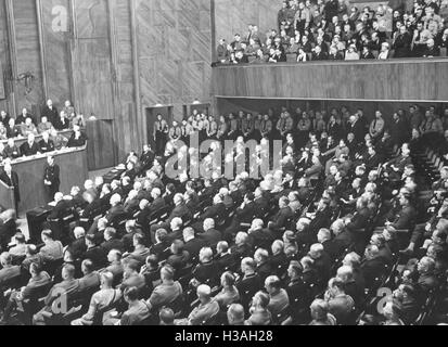 Sitzung des Reichstags in der Krolloper in Berlin, 1934 Stockfoto, Bild ...