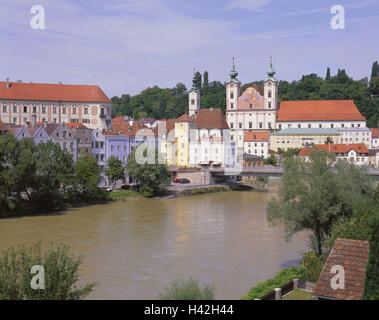 Steyr, River Enns, Gemeindekirche; Rathausturm, Brücke Ennssteg im ...