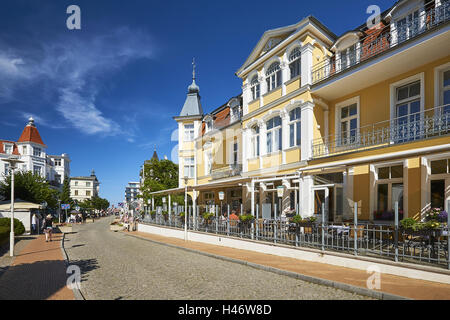 Die Seestraße im Ostseebad Bansin, Usedom, Mecklenburg Western ...