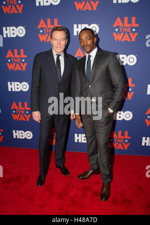 Schauspieler Bryan Cranston und Anthony Mackie besuchen die Austin ...