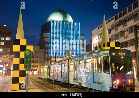 Steintor-u-Bahnstation, Bushaltestellen Kunstprojekt, Anzeiger-Hochhaus ...