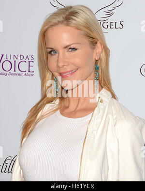 Josie Davis besucht BBQ und Bikinis nutzen gehostet von Lindas Stimme Stiftung ehrt Beverly ...