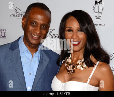 Brian Maillian und Beverly Johnson besucht BBQ und Bikinis nutzen gehostet von Lindas Stimme ...