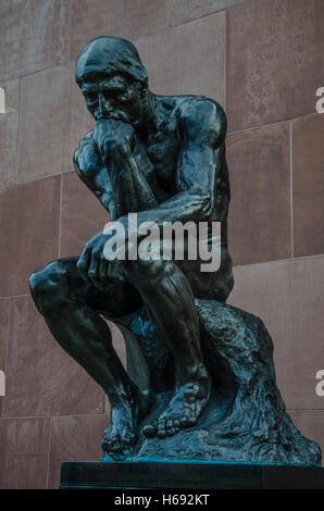 Der Denker Skulptur von Auguste Rodin. Der Denker, vor der Kunsthalle ...