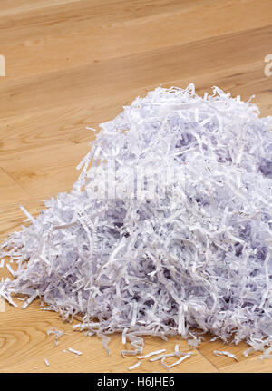 Papier Schredder zerkleinert Papier zu Identitätsdiebstahl Shredded ...