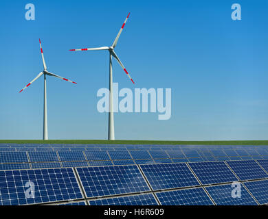 Photovoltaik-Solarzellen und Windräder, San Gorgonio Pass Wind Farm ...